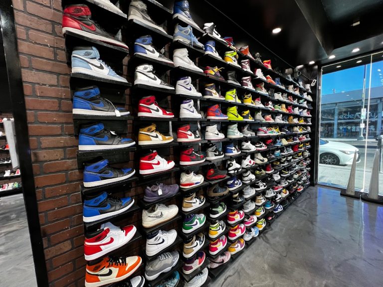 The Best Streetwear and Sneaker Stores in LA | SNKRDUNK Magazine