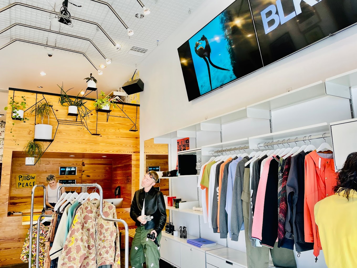 The Best Streetwear and Sneaker Stores in LA | SNKRDUNK Magazine